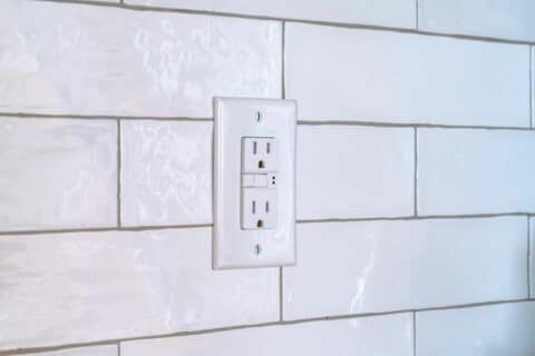 Tripped Circuit Breaker: Beginner's Identification Guide